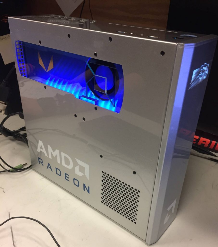 Falcon Northwest Tiki con una Radeon Pro Vega Frontier Edition ...